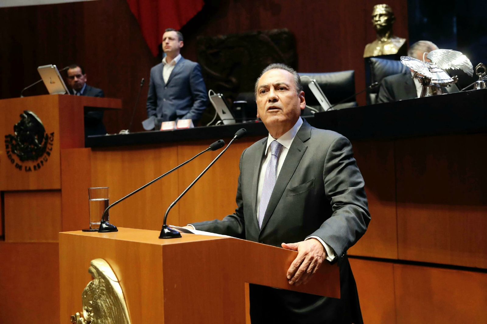 La nueva forma de legislar al vapor y con prisas, representa un ...